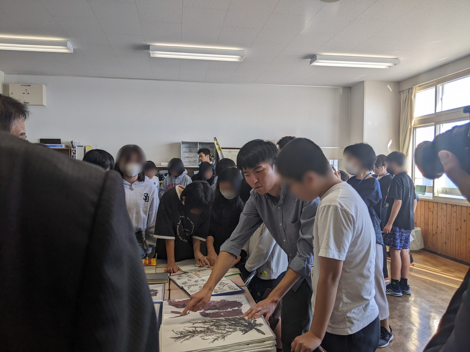 地域と連携した教育～あさひ小学校で大学院生による出前授業を実施（10月25日） - 地域水産業共創センター